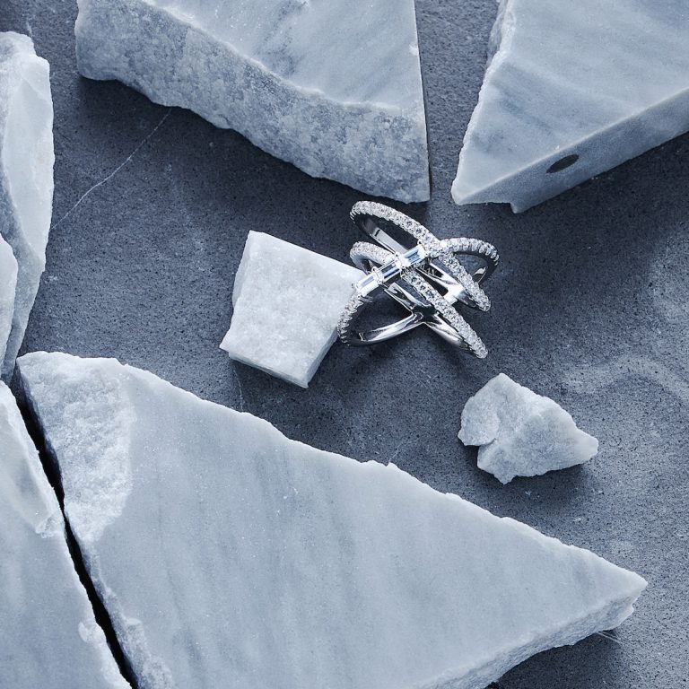 Luxuriate Cross BG Ring V2 - Swan